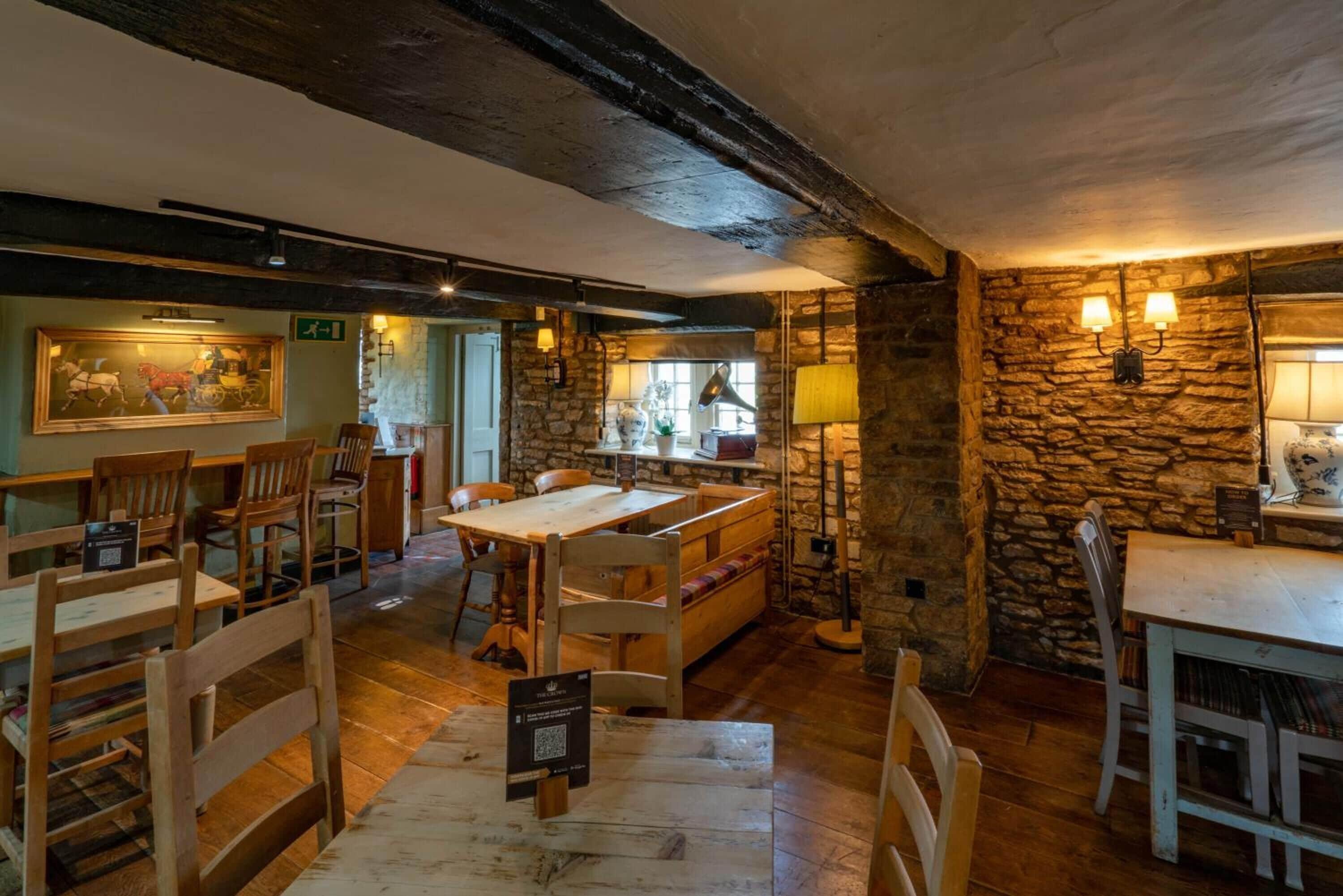CROWN INN | ⋆⋆⋆⋆ | CHIPPING SODBURY, UNITED KINGDOM | SEASON DEALS FROM ...