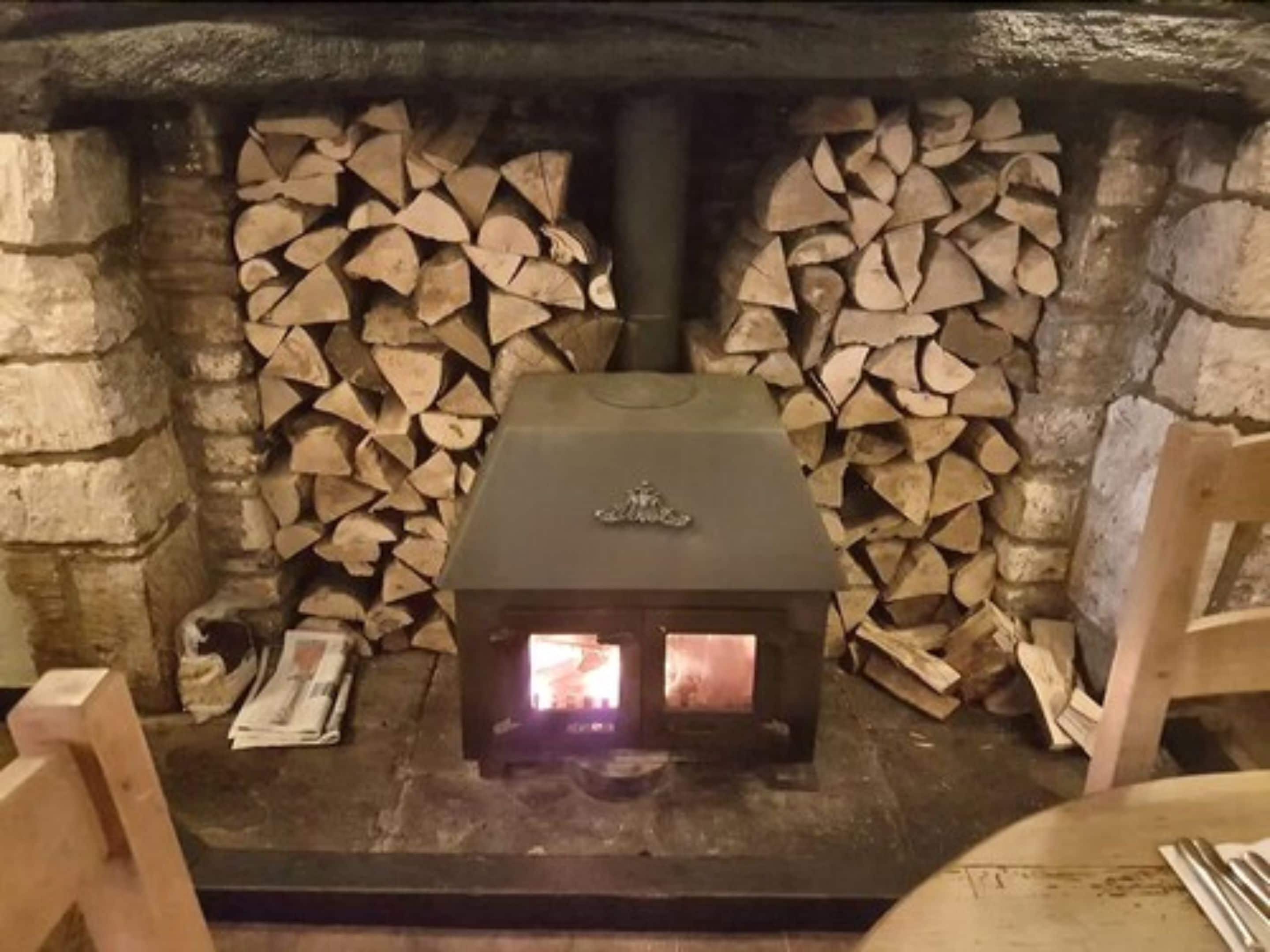 CROWN INN | ⋆⋆⋆⋆ | CHIPPING SODBURY, UNITED KINGDOM | SEASON DEALS FROM ...